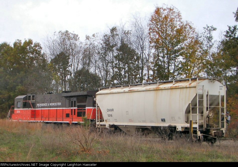GNWR 5016 being spotted by PW 2216